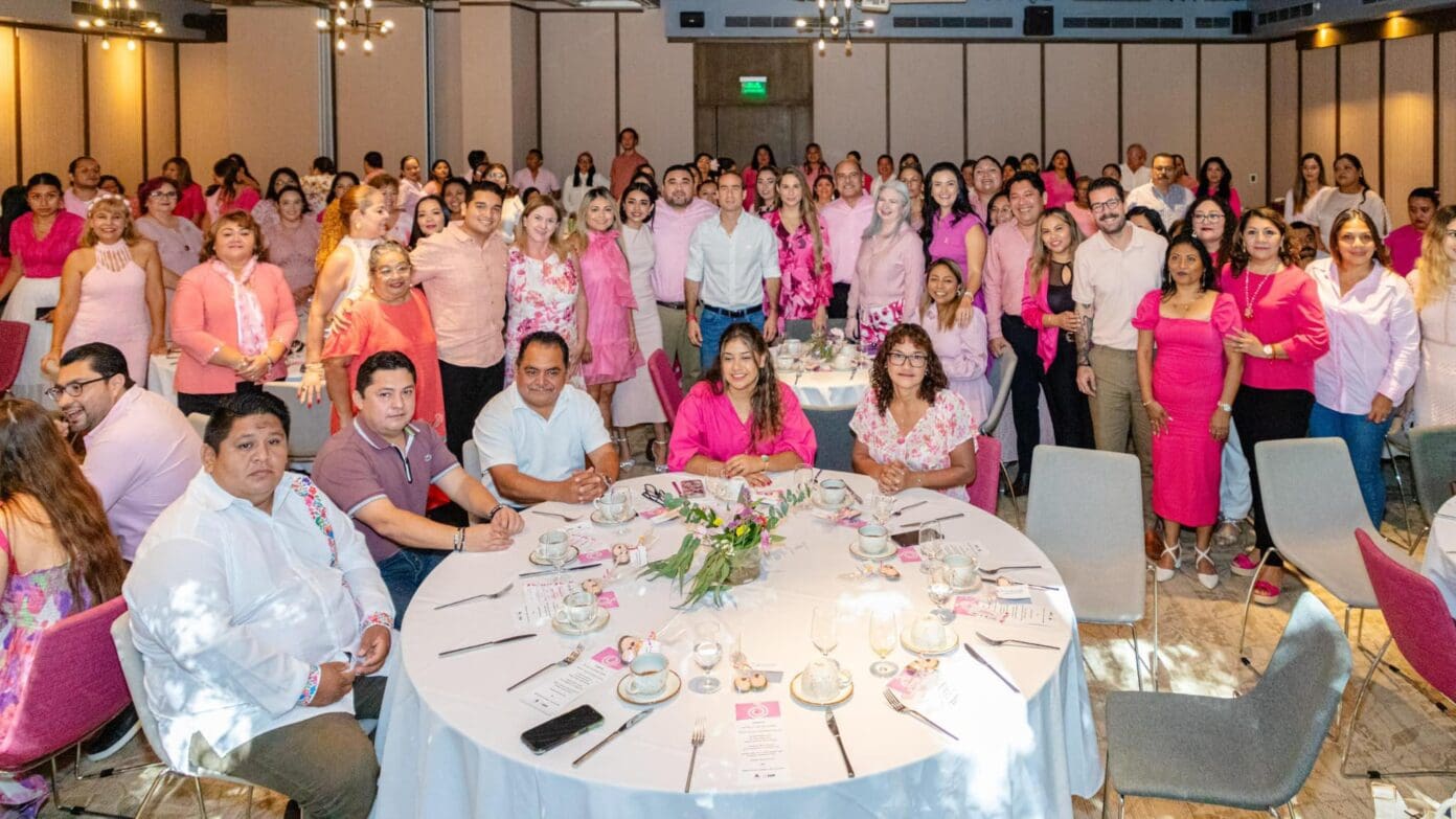 Diego Castañón encabeza Desayuno Rosa en apoyo a la lucha contra el ...
