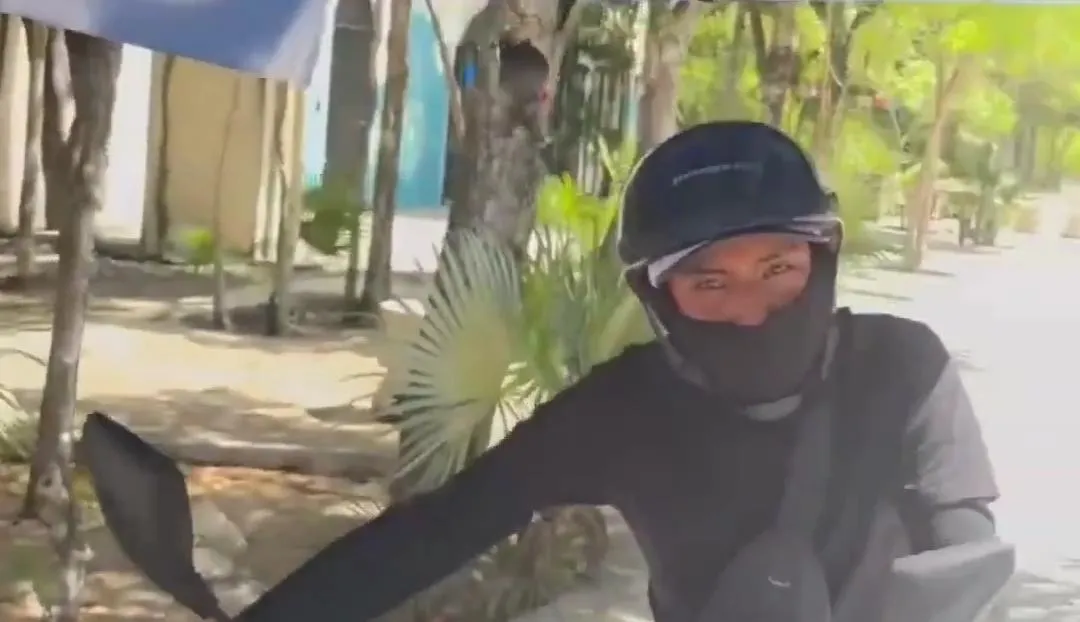 Repudian a argentino por correr e insultar a vendedor en Tulum