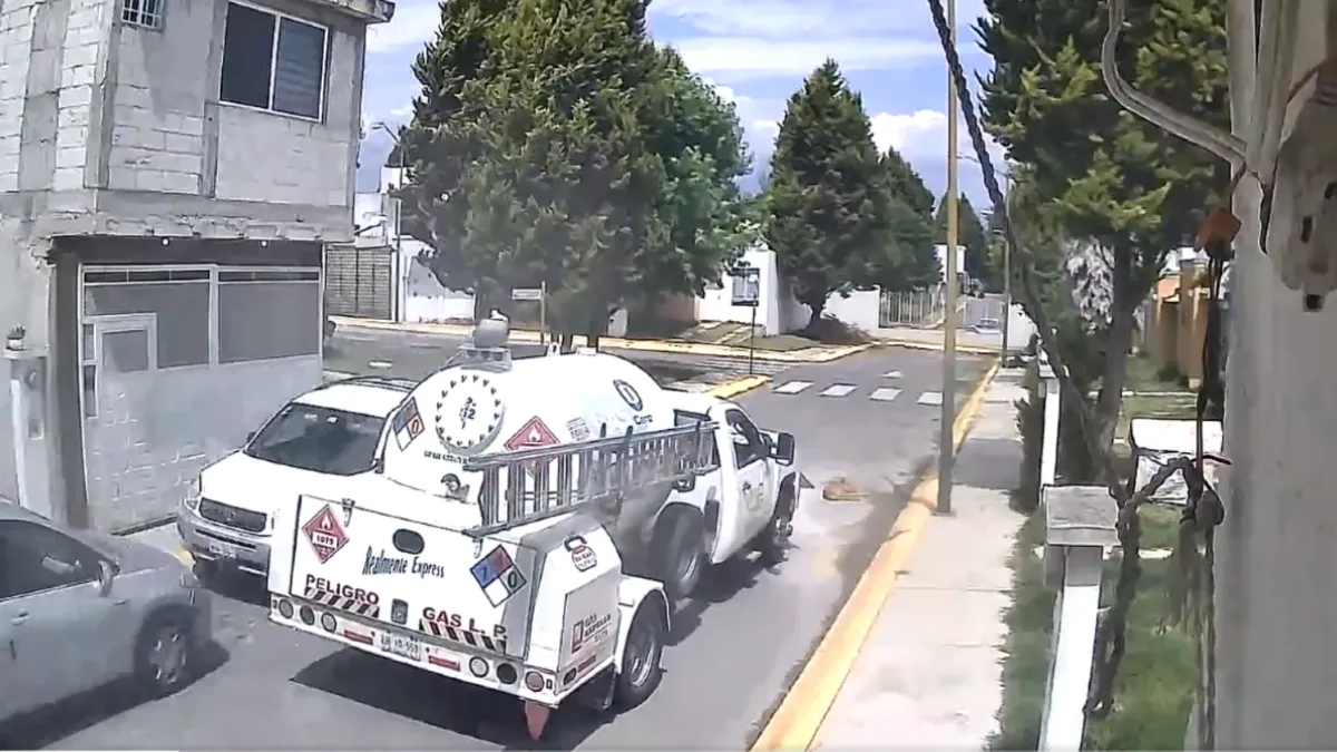 Video: Conductor de pipa atropella a un perrito en Huejotzingo, Puebla